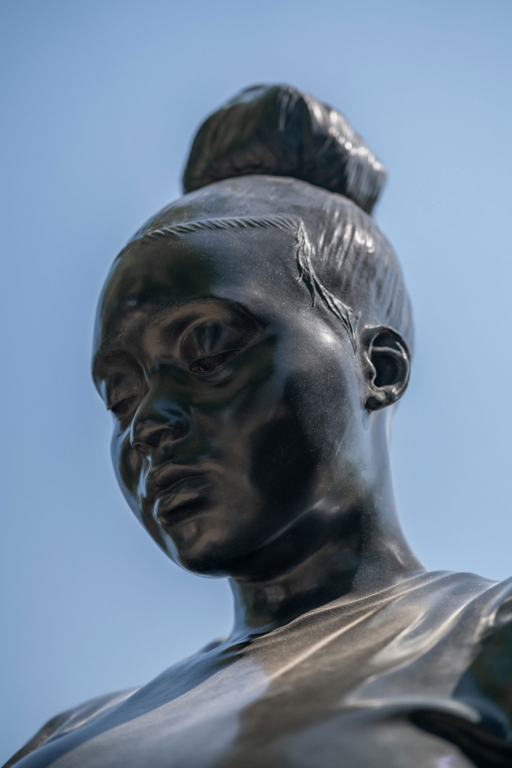 Thomas J Price - The Line - London's Public Art Walk